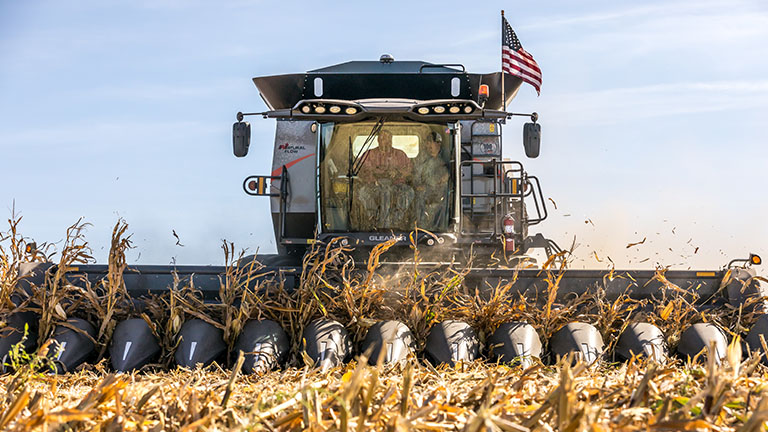 3300 COMMAND SERIES CORN HEADS - Williams Farm Machinery