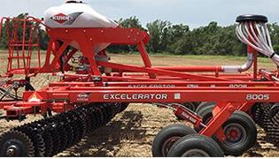 Pneumatic broadcasting - Storrer Implement