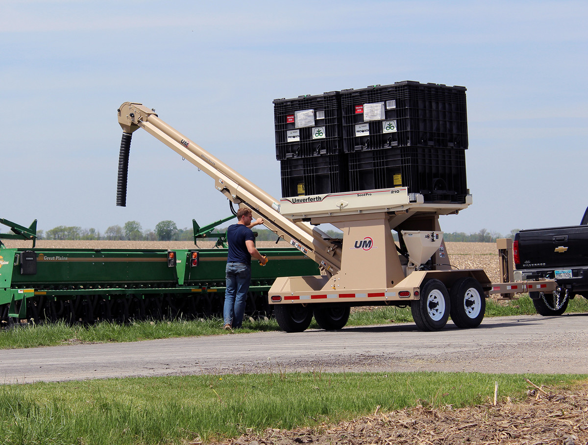 Seed Pro® Bulk Box Tender - Meyer Implement